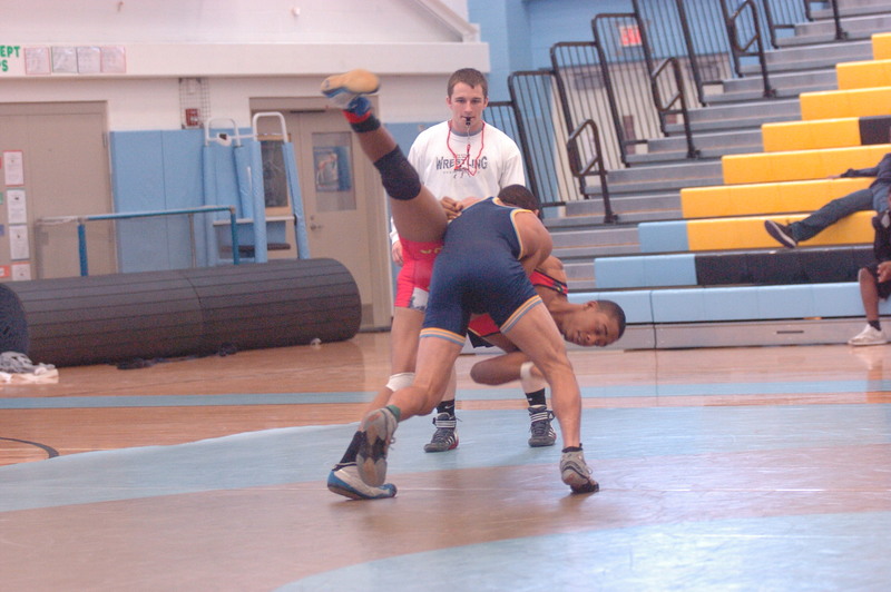 Cape wrestling battles and bangs during intersquad scrimmage | Cape Gazette