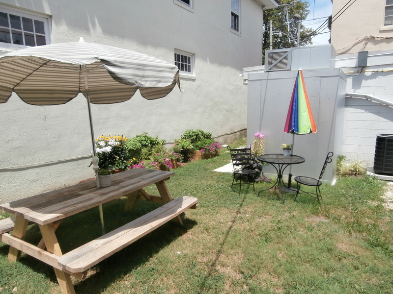 Georgetown's The Upper Crust hosts art show | Cape Gazette