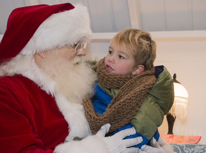Rehoboth tree lighting and caroling draws hundreds | Cape Gazette