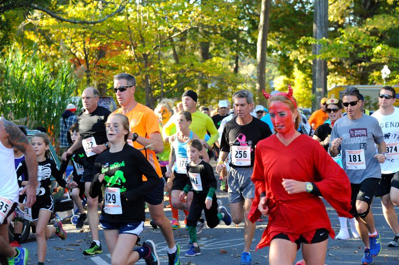 Record number of racers in costume shows up for 25th Sea Witch 5K ...