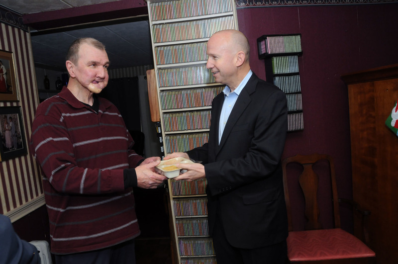 Markell delivers with Meals on Wheels | Cape Gazette