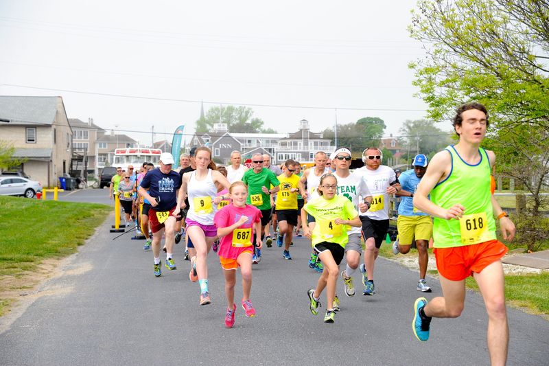 Mother's Day 5K on Lewes Beach saw 113 runners buggin' out | Cape Gazette