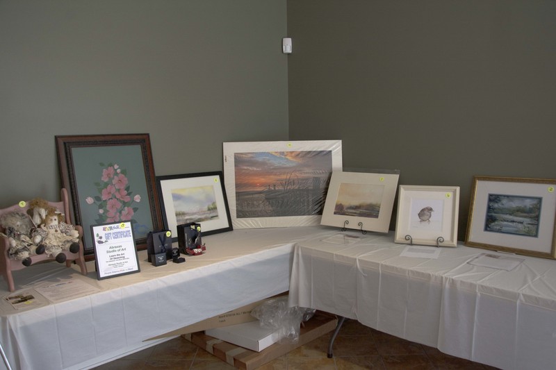 Community supports KINfolk with art and wine night | Cape Gazette