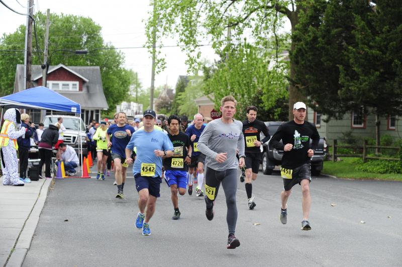 Two Lewes firemen run Stop, Drop and Run 5K in full gear | Cape Gazette