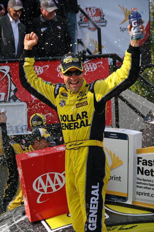 Kenseth avoids the big one, holds off Larson for win | Cape Gazette