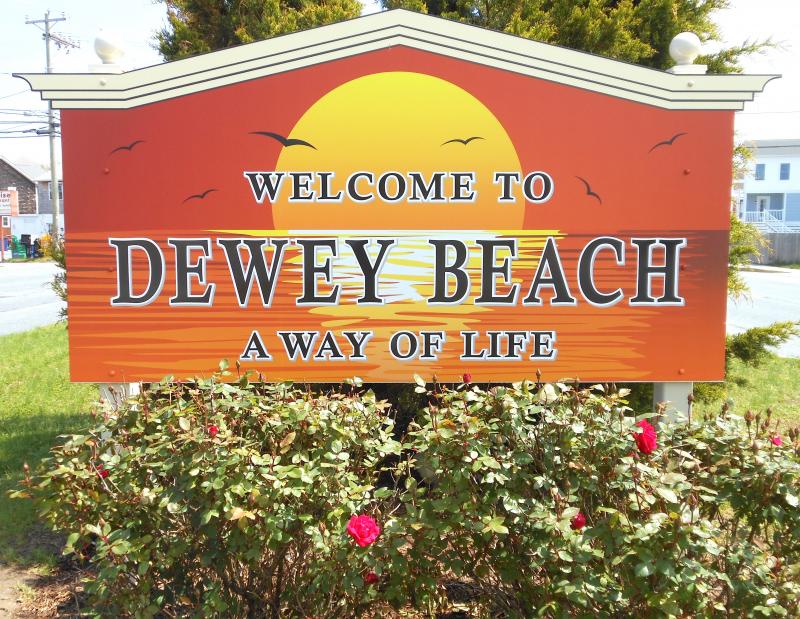 Town, businesses replace stolen Dewey signs | Cape Gazette