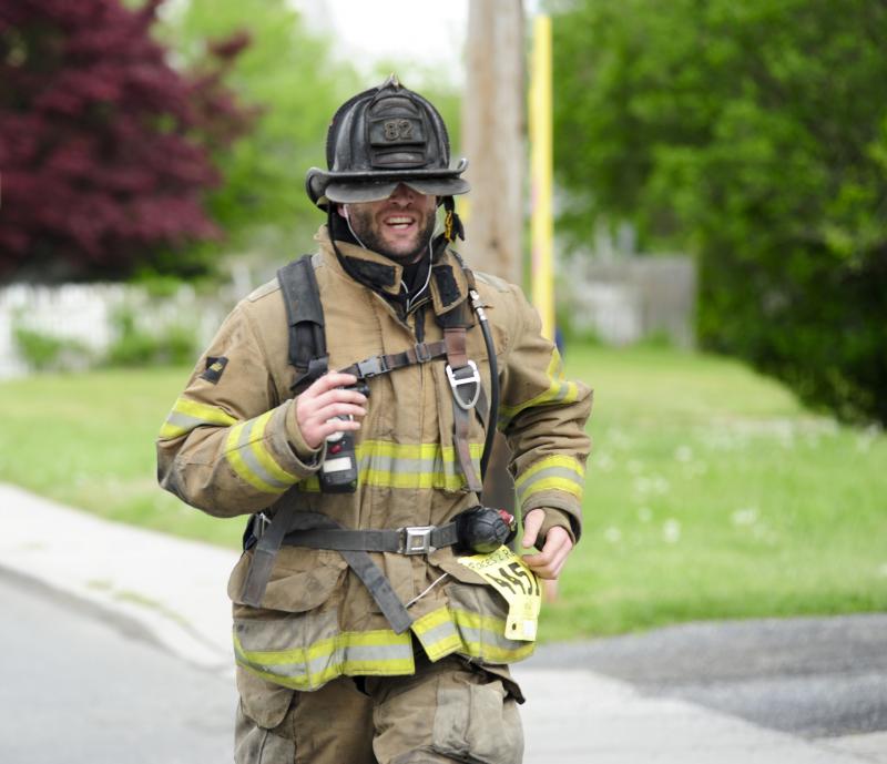 Two Lewes firemen run Stop, Drop and Run 5K in full gear | Cape Gazette
