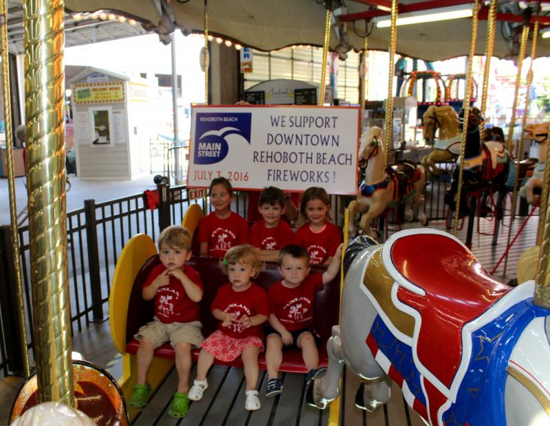 Funland donates $5,000 to Rehoboth Beach 2016 Fireworks Fund | Cape Gazette