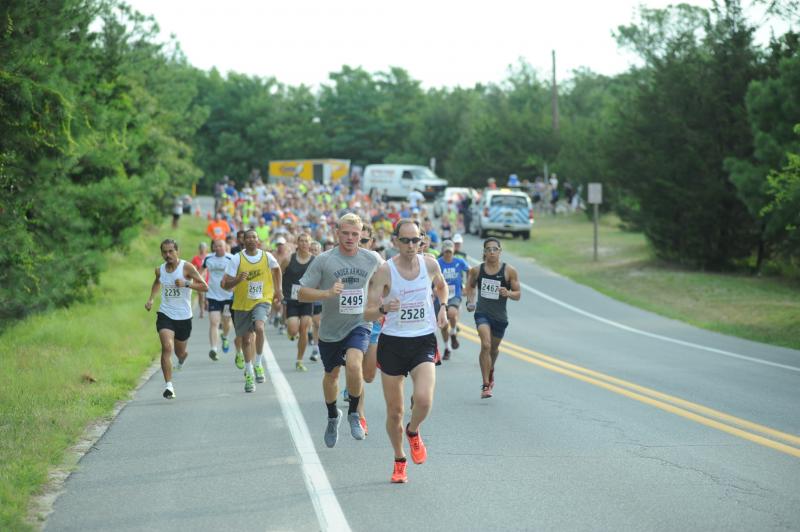 David Angell floats away from field in Striders Five-Miler | Cape Gazette