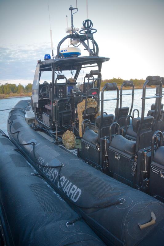 Coast Guard's counterterrorism unit trains in Lewes | Cape Gazette