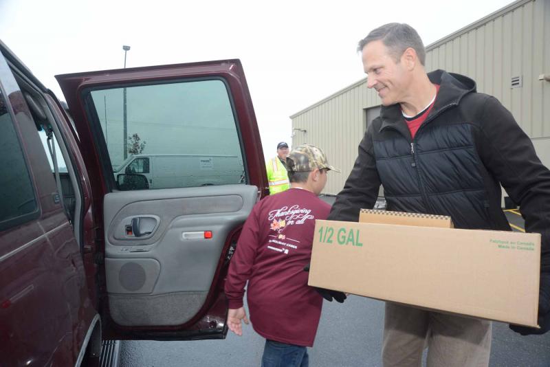 Chesapeake Utilities sponsors Thanksgiving meal distribution | Cape Gazette
