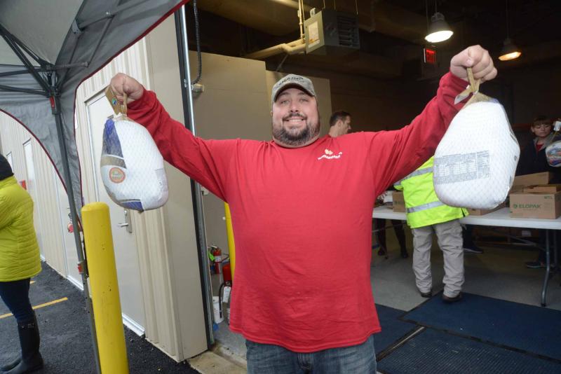 Chesapeake Utilities sponsors Thanksgiving meal distribution | Cape Gazette