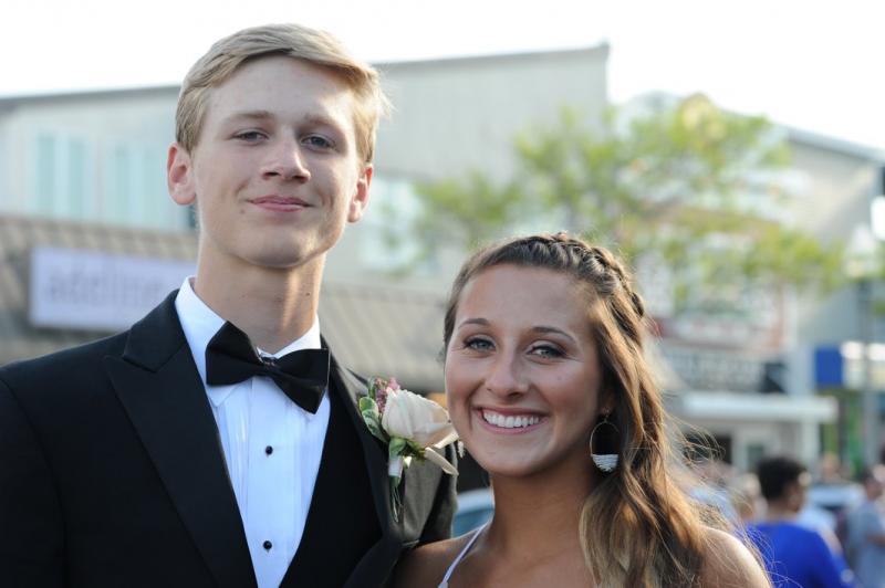 Sequins light up Rehoboth’s Bandstand for prom promenade | Cape Gazette