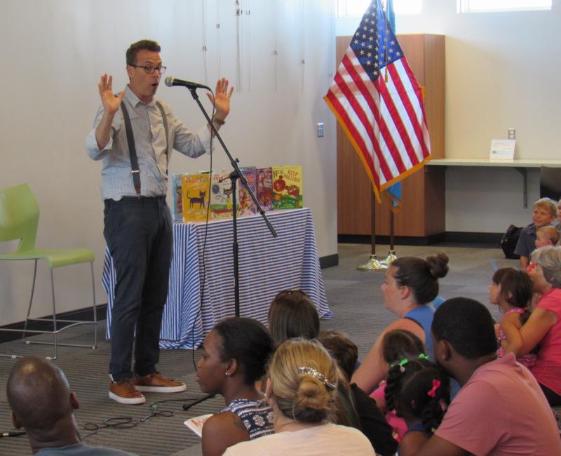Children’s author entertains children, families | Cape Gazette