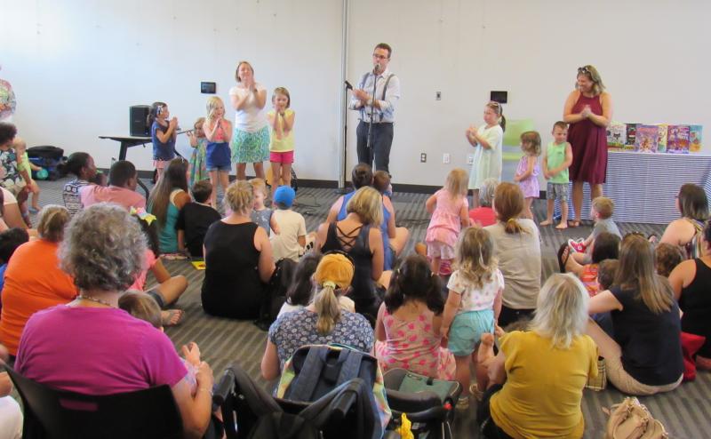 Children’s author entertains children, families | Cape Gazette
