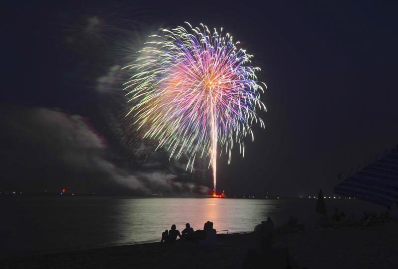 Officials: Despite gridlock, Lewes fireworks a blast | Cape Gazette
