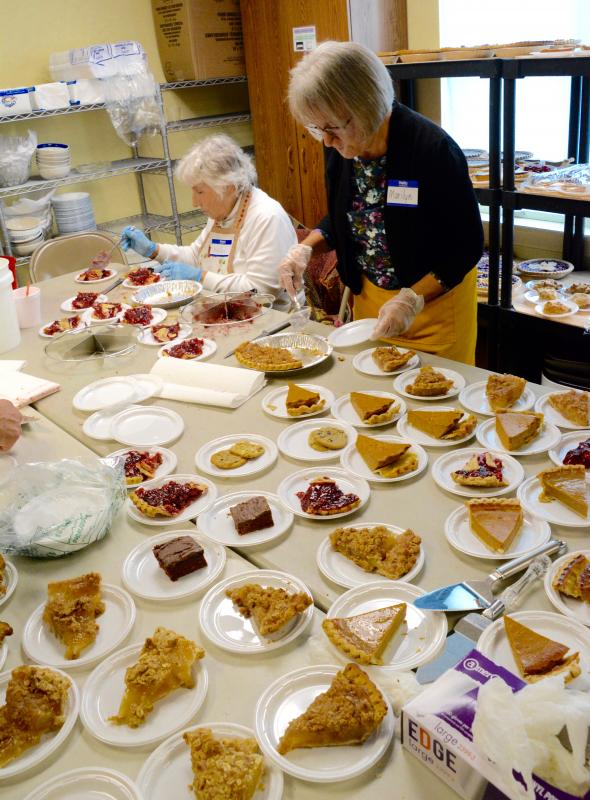 Turkey and blessings served up at Lewes Community Dinner | Cape Gazette