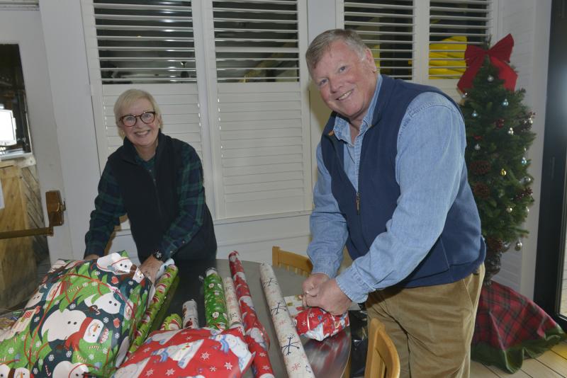 SCAOR Community Service Foundation wraps gifts for needy | Cape Gazette