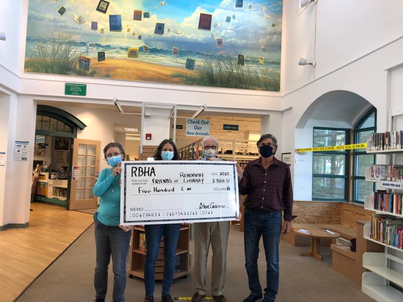 Rehoboth Beach Homeowners’ Association donates to library | Cape Gazette