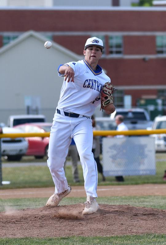 Royals baseball outlasts the Golden Knights 2-1 | Cape Gazette