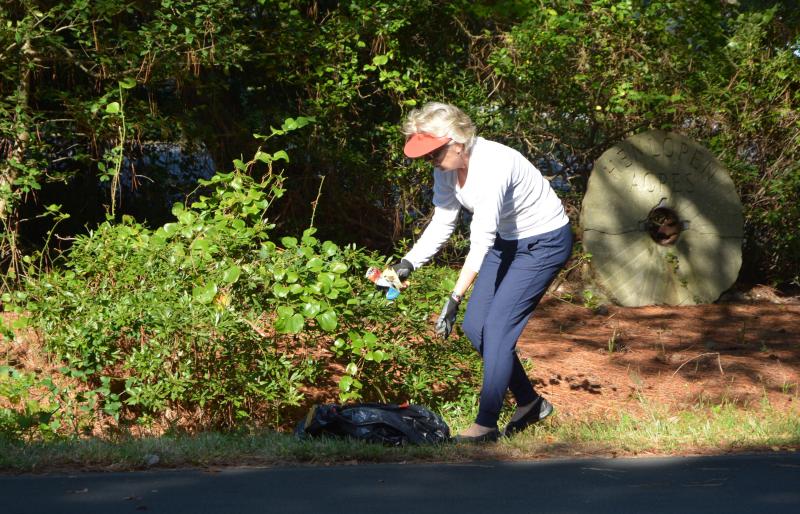 Henlopen Acres residents clean up Block W | Cape Gazette