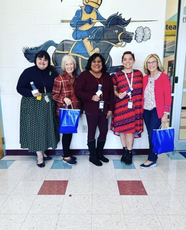 Nathaniel Mitchell DAR donates patriotic pencils to local schools ...