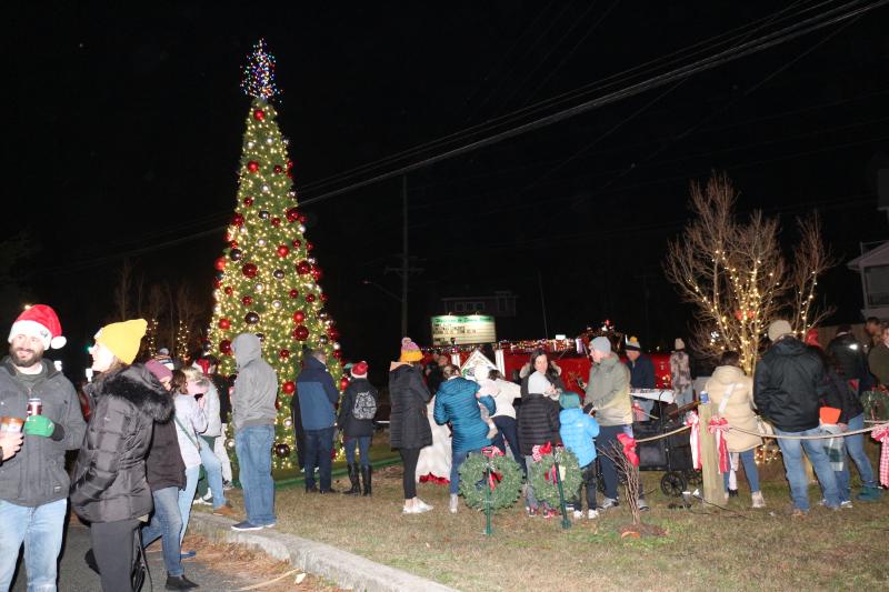 Merry-makers flock to Dewey tree lighting | Cape Gazette