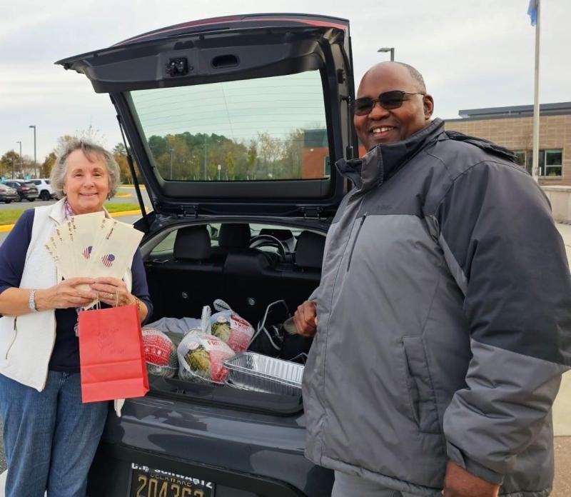 Auxiliary Unit 17 delivers Thanksgiving meal donations to schools ...
