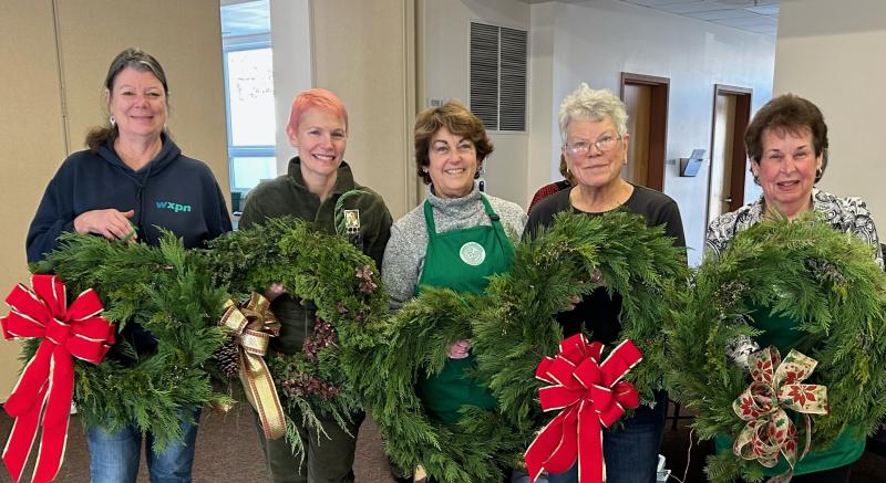 Sussex Gardeners brighten holidays for local groups | Cape Gazette