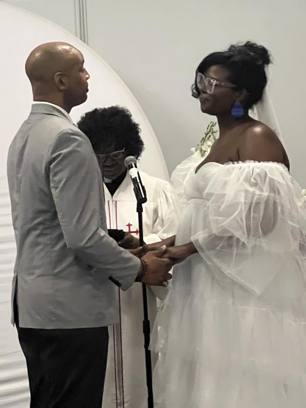Millsboro couple celebrates wedding at Lewes library | Cape Gazette